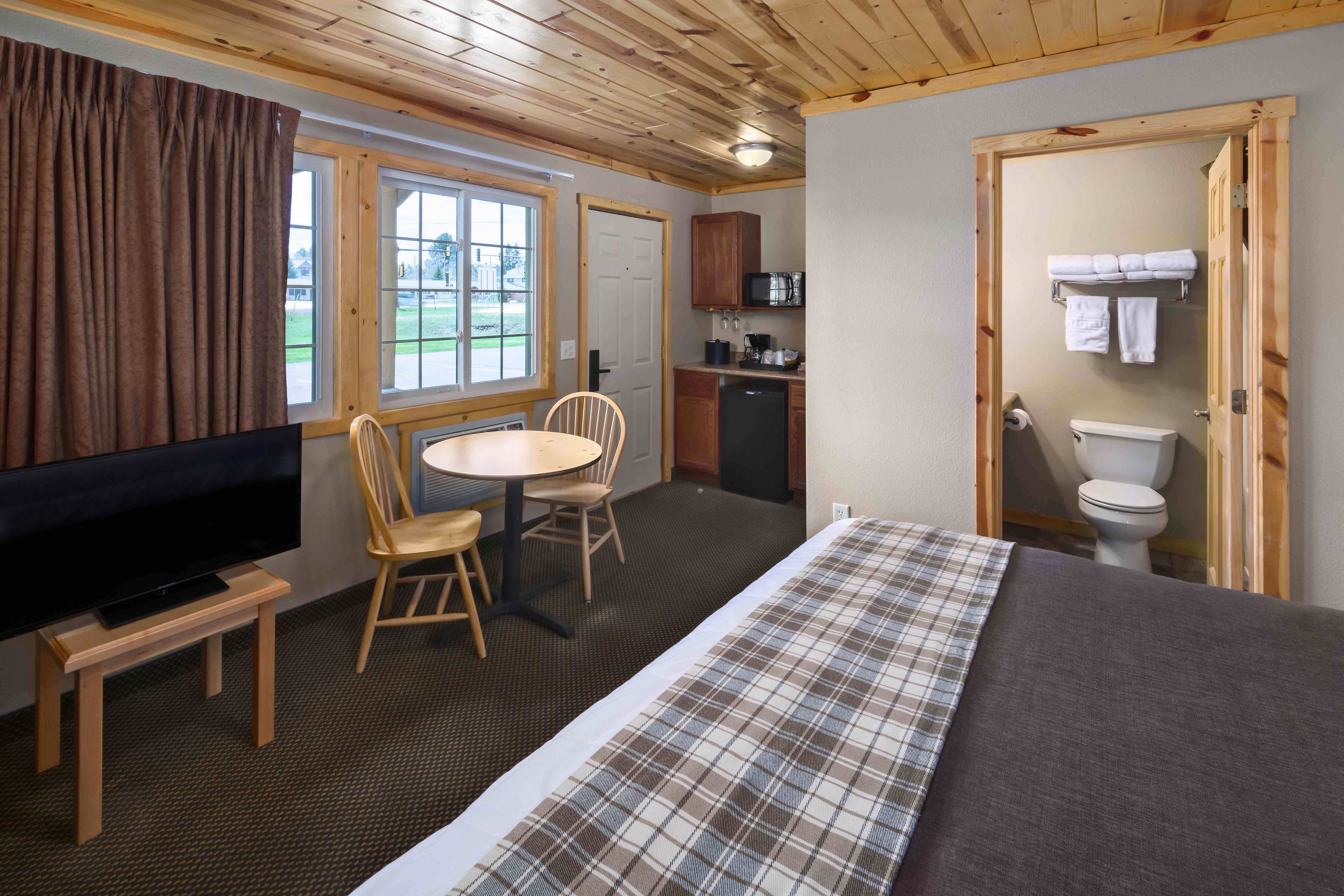 Suites & Rooms | Rock Crest Lodge & Cabins